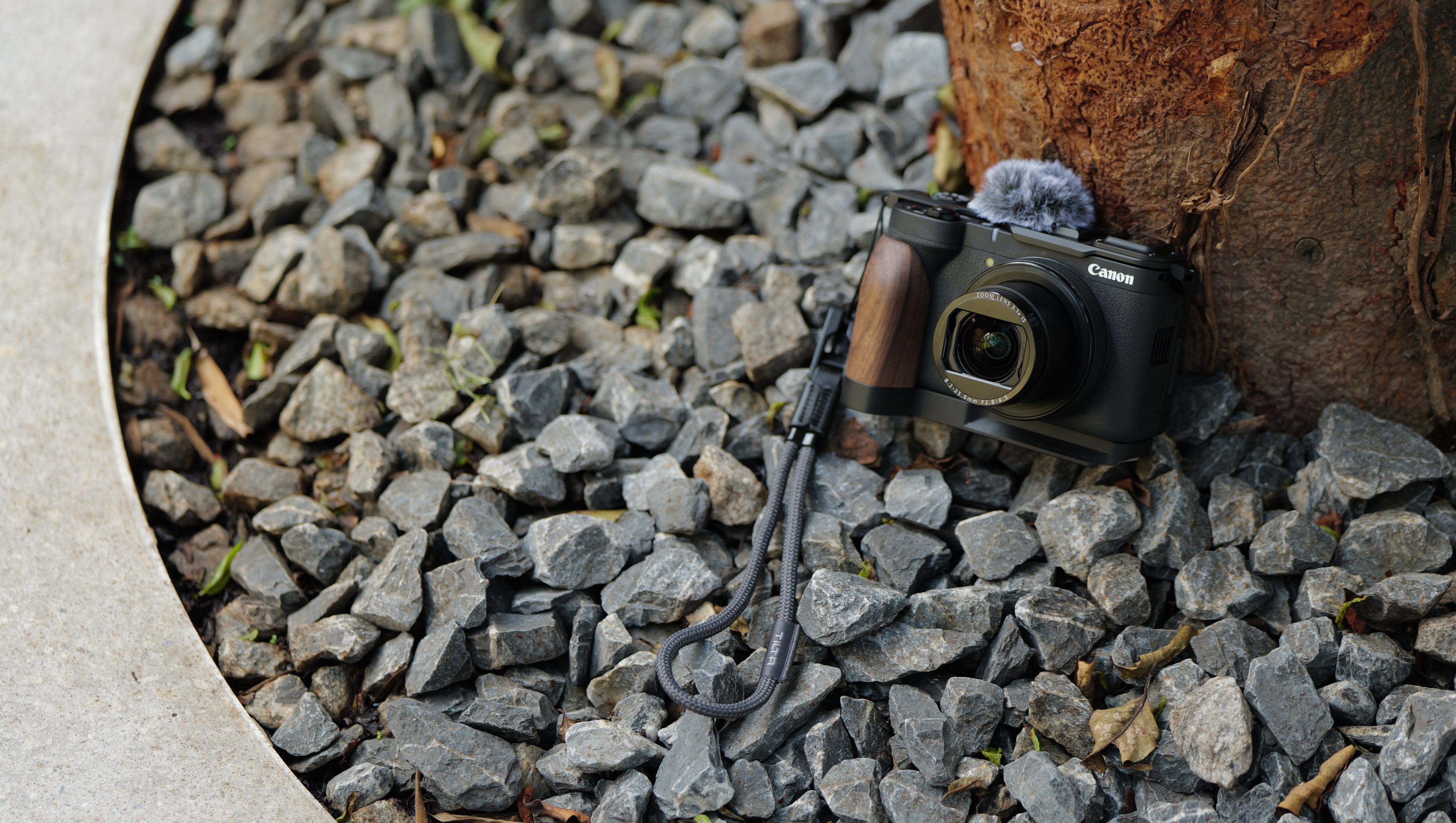 Mounting Baseplate with Wooden Grip for Canon PowerShot V1 – Black | Tilta